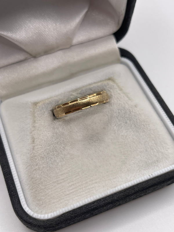 9ct gold band – Danjmt